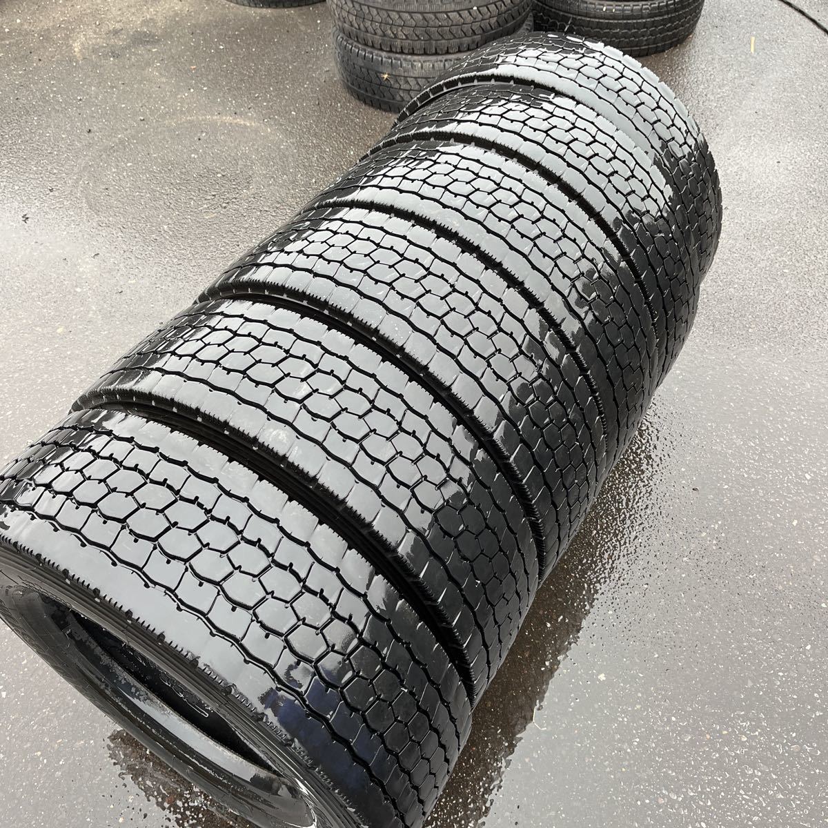 Yahoo!オークション - 215/70R17.5 ブリヂストン 6本セット 27000円