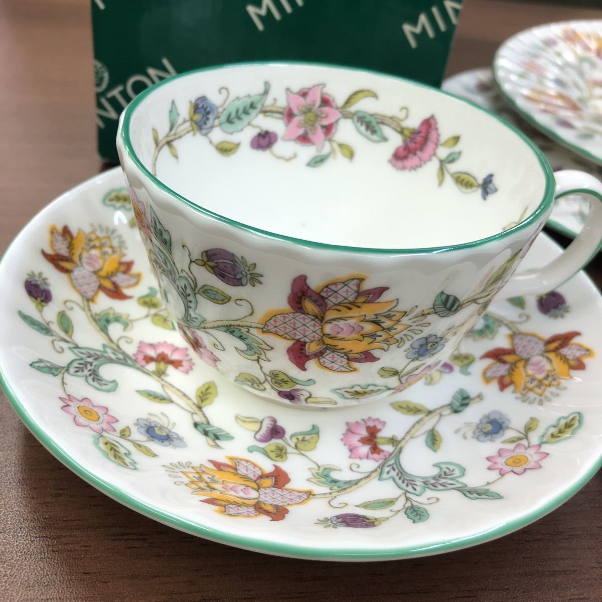 ミントン MINTON ハドンホール HADDON HALL カップ＆ソーサー 中皿セット 長期保管品 3160(ミントン)｜売買されたオークション情報、yahooの商品情報をアーカイブ公開 ...