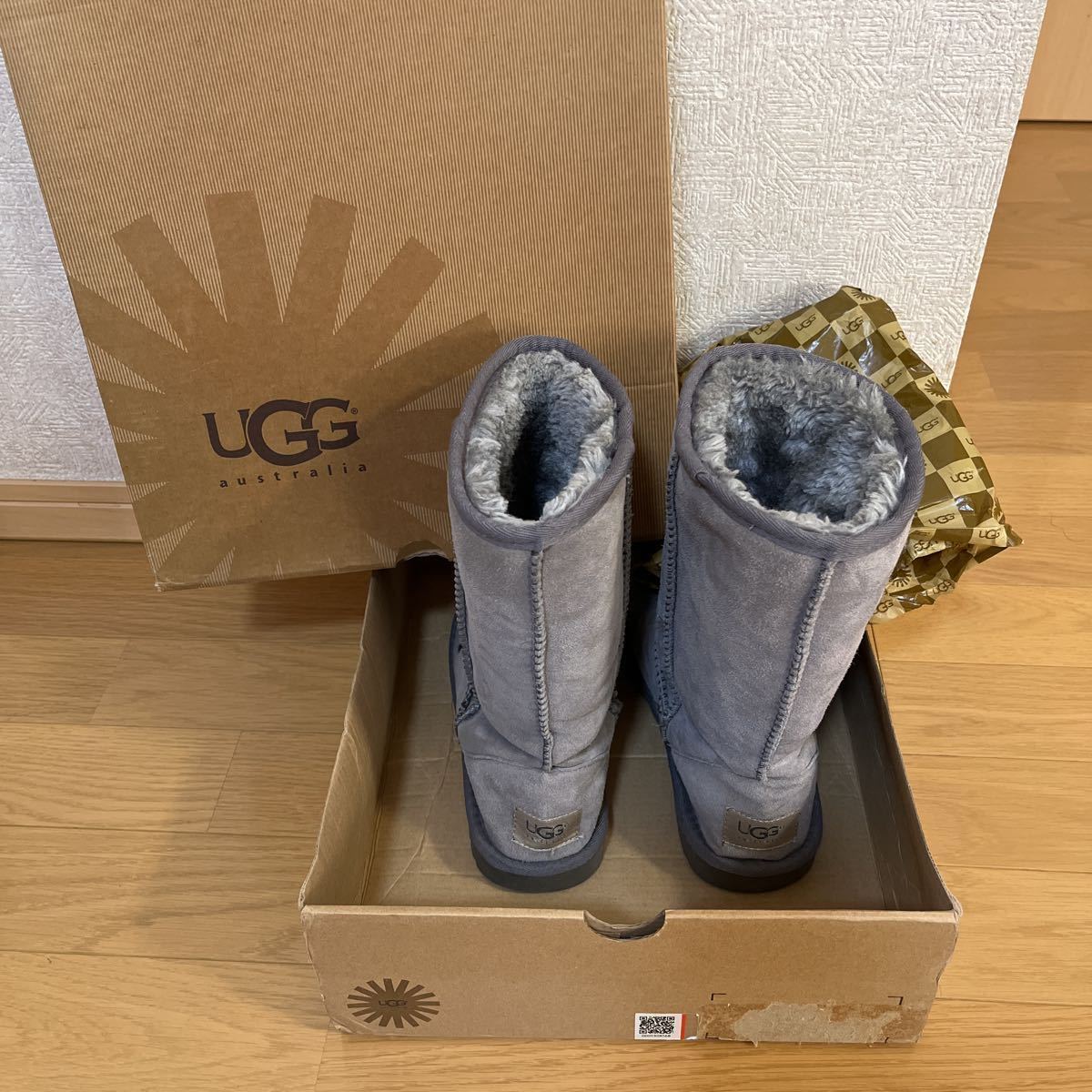Yahoo!オークション - UGG ムートンブーツ グレー W6