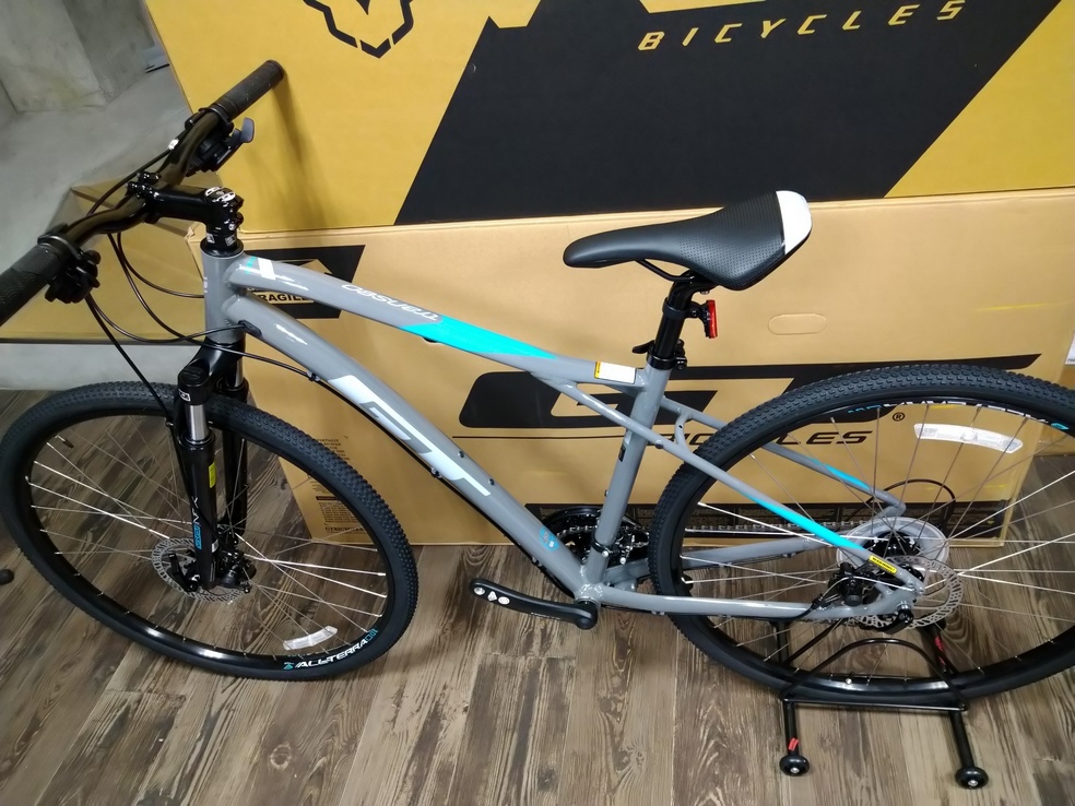 Yahoo!オークション - GT トランセオコンプ 700Cクロスバイク Mサイズ ...