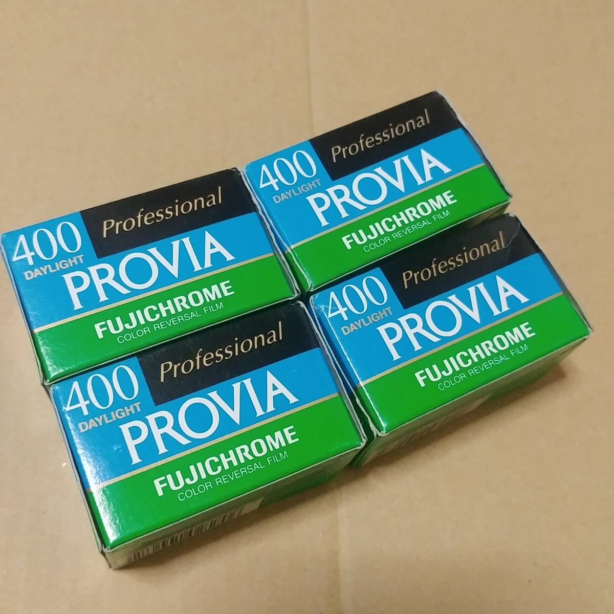 Yahoo!オークション - 送料無料 FUJICHROME PROVIA 400 4本セット #F47...