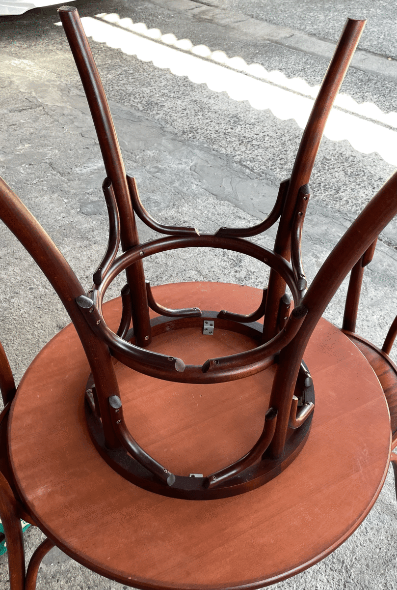 ポーランド FMG製 ダイニング3点 丸テーブル 曲木 ベントウッドチェア 2脚セット 北欧 THONET トーネット 英国 アンティーク 福岡市(西洋)｜売買されたオークション情報 ...