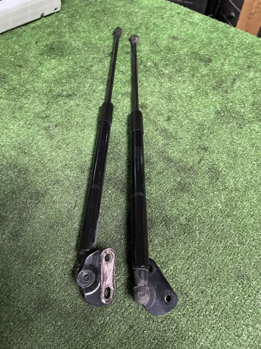 168 トヨタ ZVW 30 プリウス リアゲート バックドア トランク ダンパー 左右 黄-701(リア)｜売買されたオークション情報、yahooの商品情報をアーカイブ公開 - オークファン ...