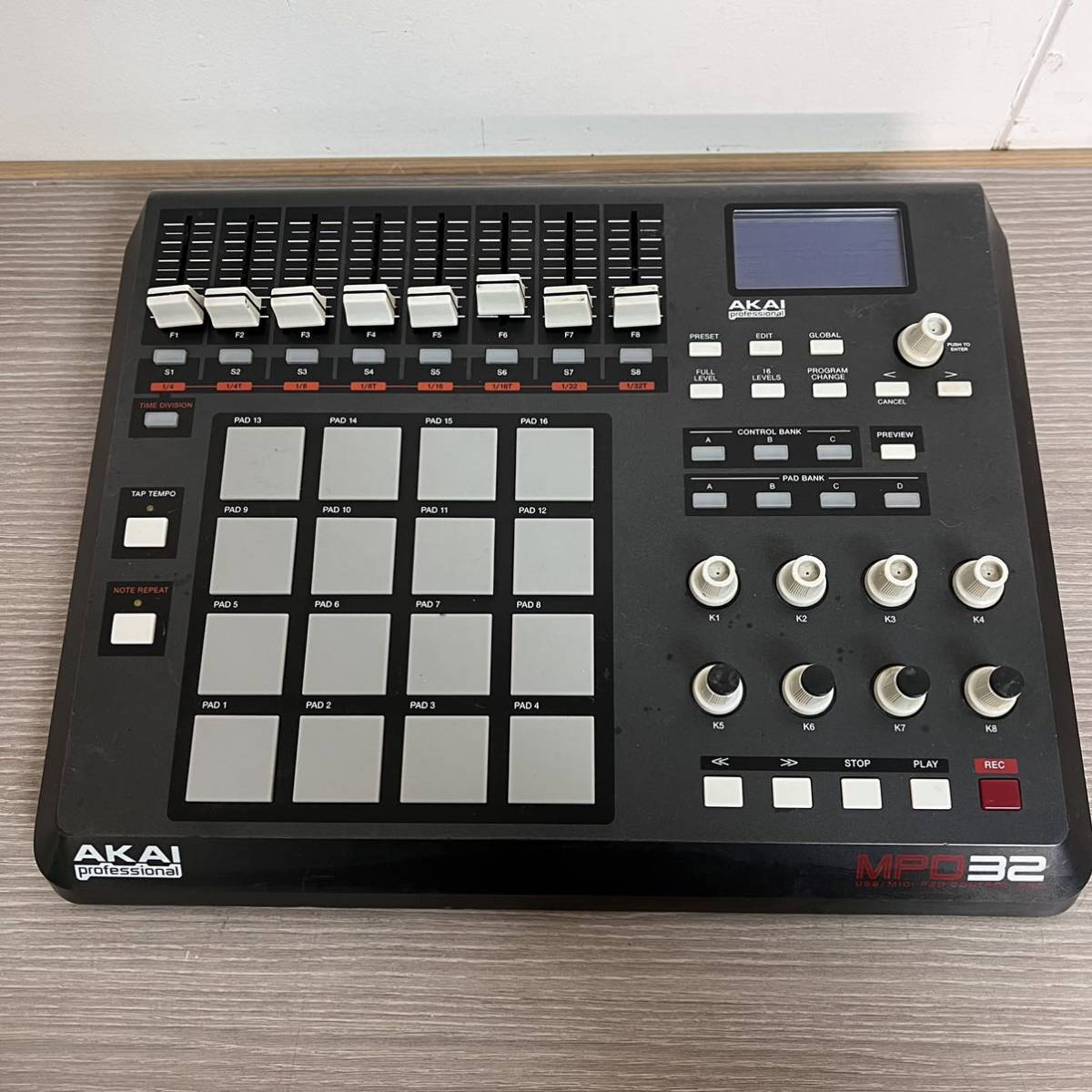 Yahoo!オークション - 管4121 AKAI professional MPD32 MIDIパッドコン...