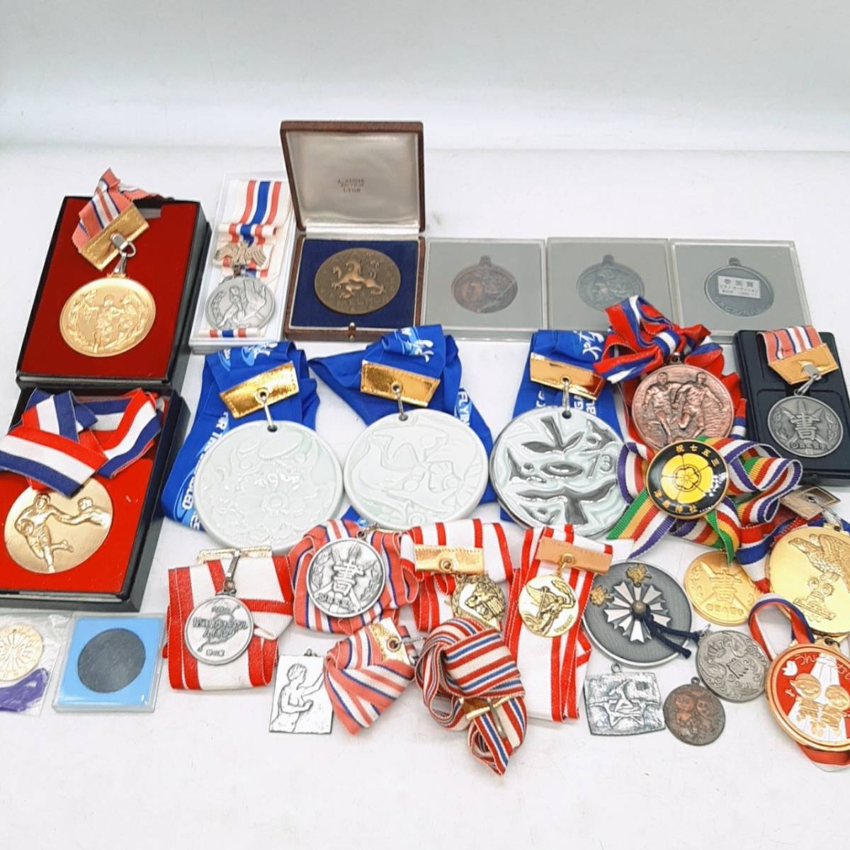 Yahoo!オークション - k284 記念メダル まとめ 大量 レトロ コレクショ...