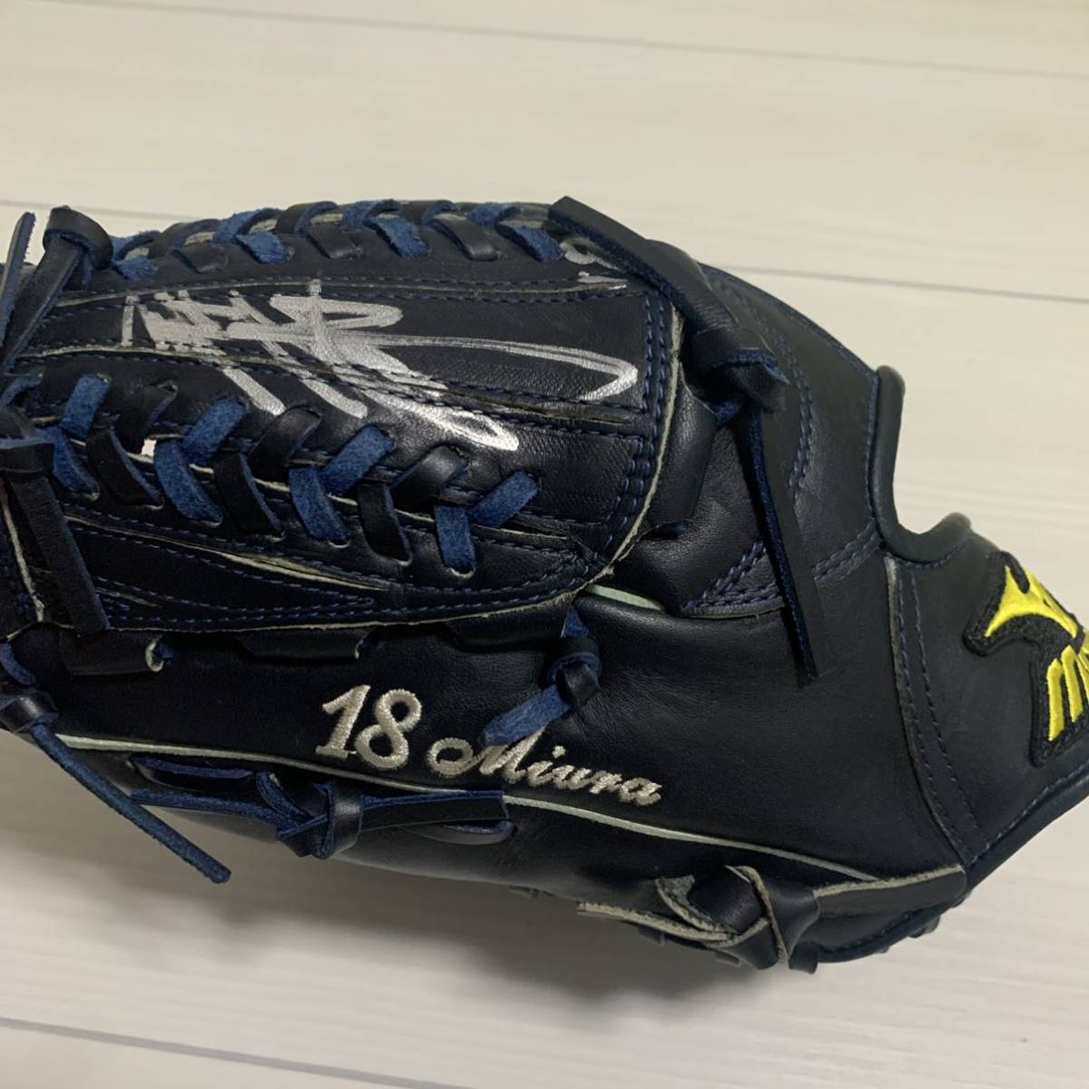 ヤフオク 横浜denaベイスターズ 三浦大輔 サイン入り グロ