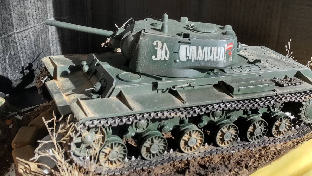 Yahoo!オークション - 1/35 KV1 ロシア兵ドイツ兵 ジオラマフルセット