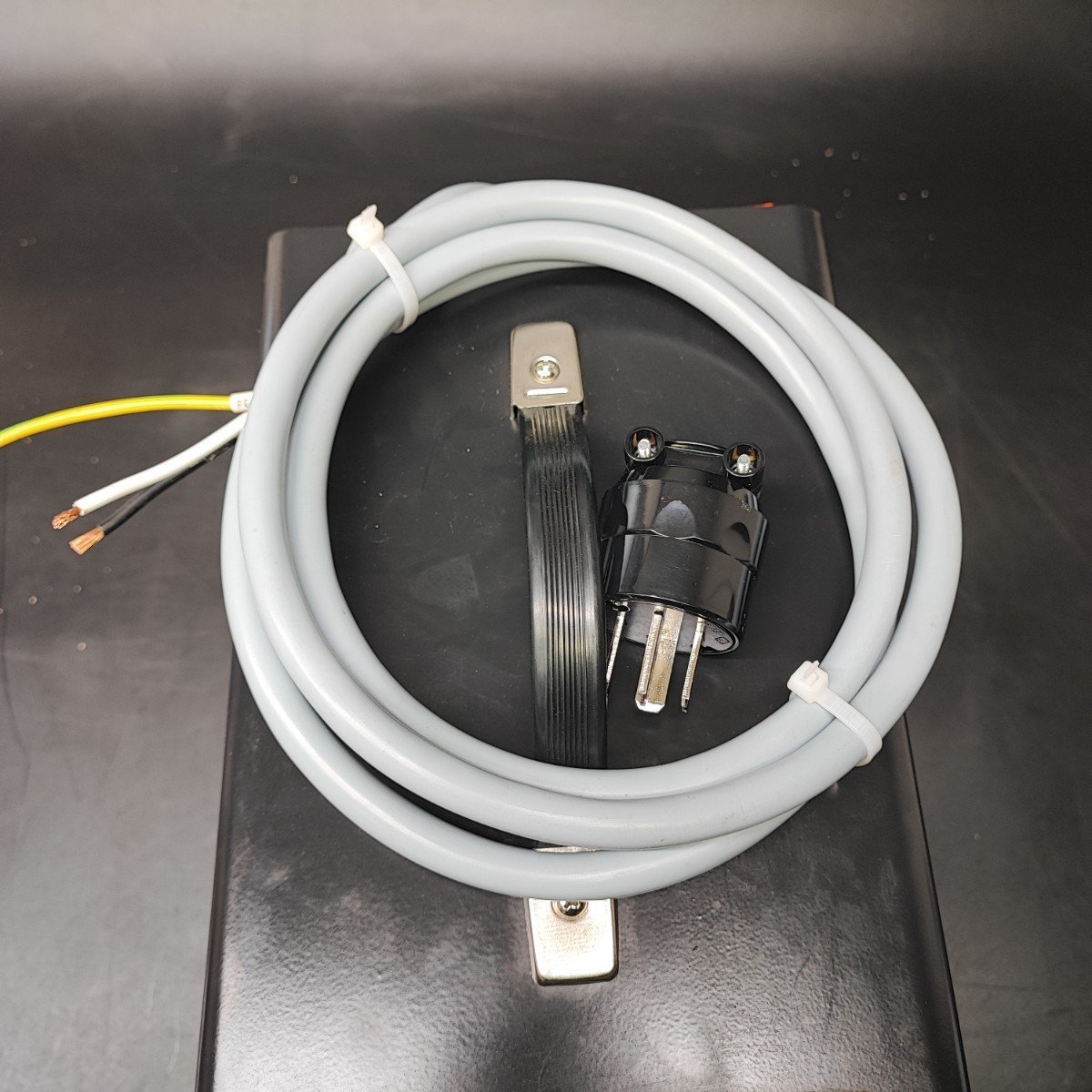 Yahoo!オークション - トラスコ TRUSCO ポータブルトランス TPT-30BD 3...