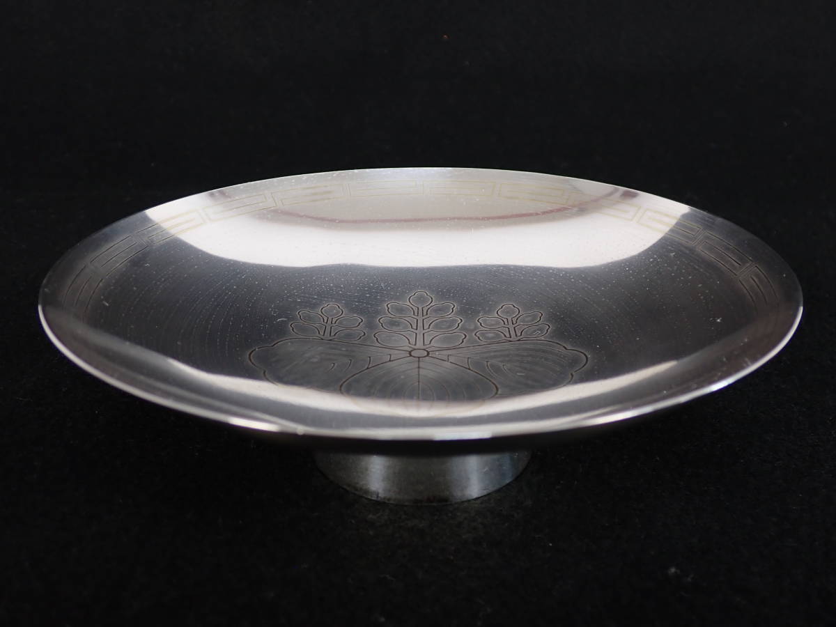 Yahoo!オークション - 銀杯 吉岳宗雲斎作 五七桐 盃 酒器 約333g