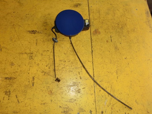 Yahoo!オークション - ポロ 給油口 フタ LD5E 平成22年 DBA-6RCBZ フ...