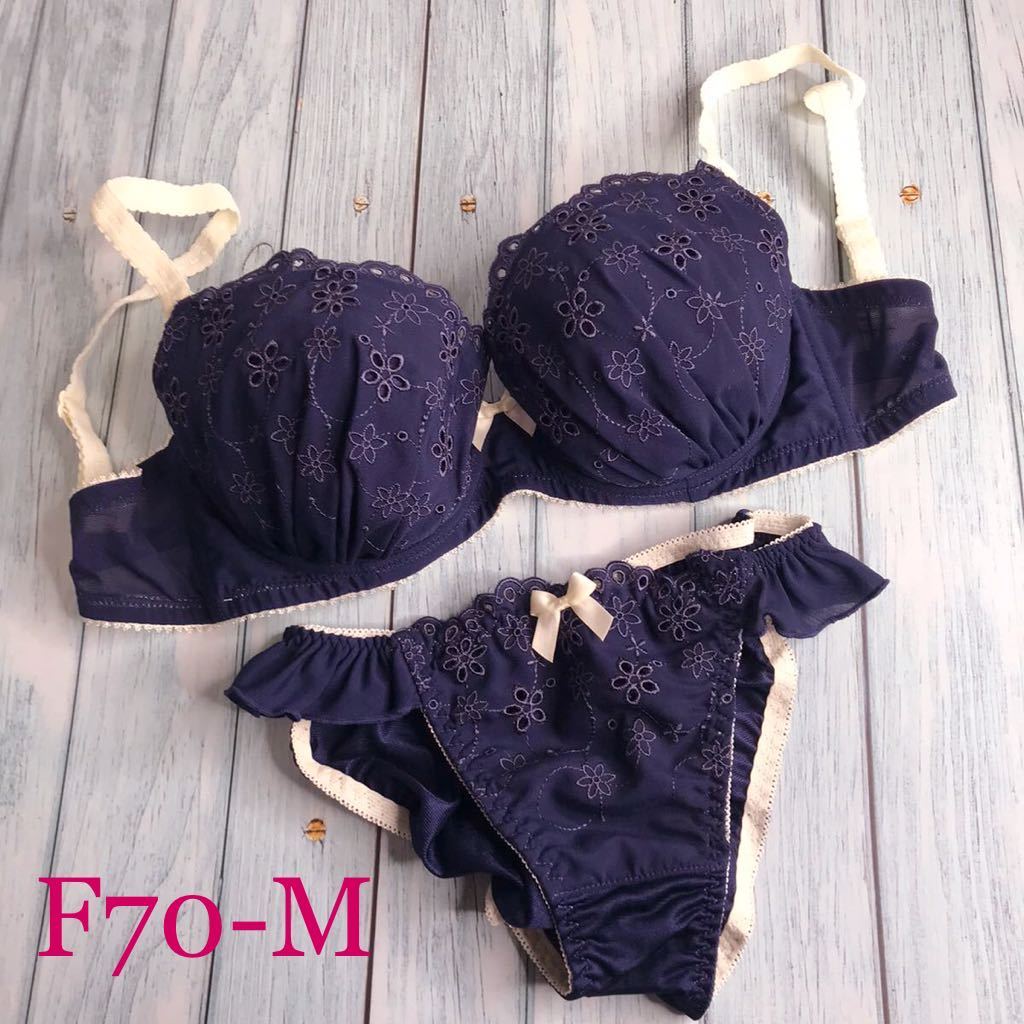 Yahoo!オークション - F70ブラショーツセット 清楚な紺に花刺繍可愛い ...