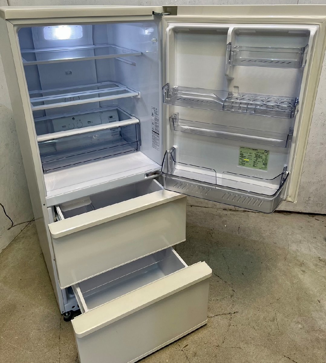 大阪/岸和田発 AQUA 3ドア冷凍冷蔵庫 272L AQR-27J W 2020年製 右開き 幅600mm 耐熱100℃テーブル ユニバーサルデザイン(中古)のヤフオク落札情報