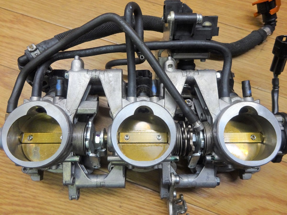 Yahoo!オークション - [G69] トライアンフ デイトナ675R 純正 スロット...