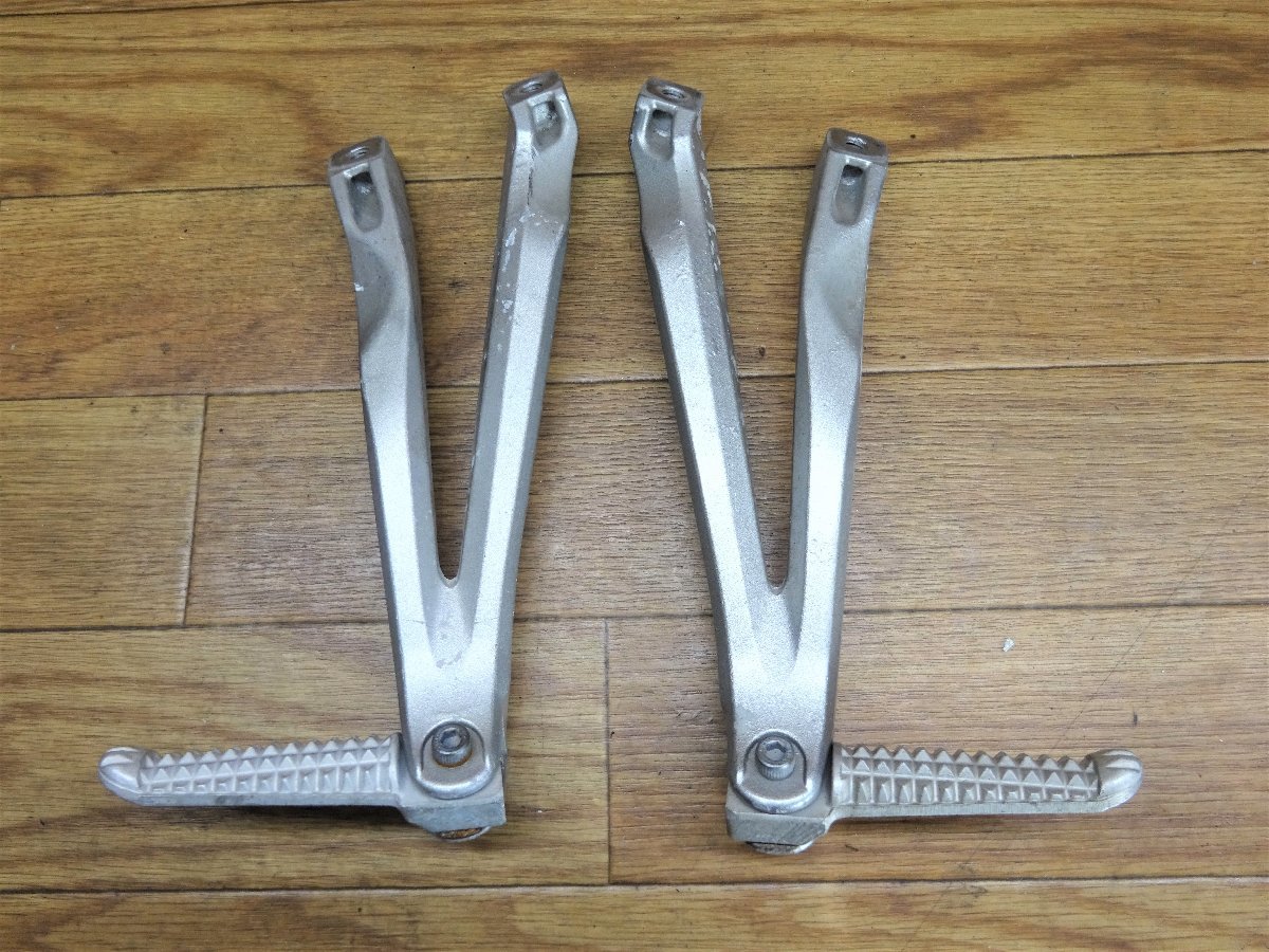 Yahoo!オークション - [Y86] YZF-R1 RN13N 純正 タンデムステップ 左右