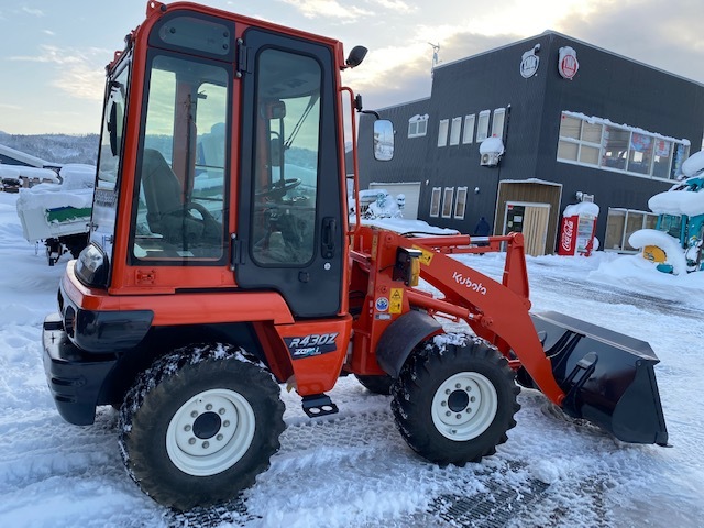クボタ R430Z 除雪機 タイヤショベル ホイールローダー 0.5m3大容量バケット 整備 塗装済み ヒーターキャビン 近県 あれば格安納品OK(建設機械、重機)｜売買されたオークション情報 ...
