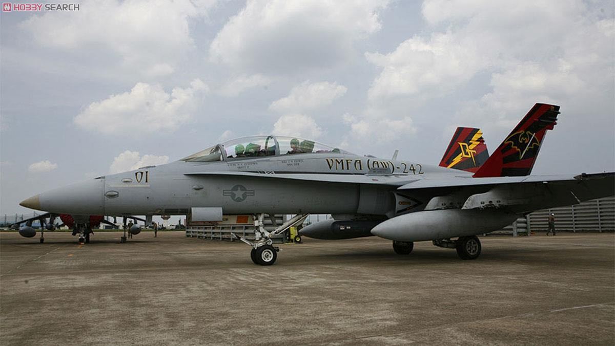 Yahoo!オークション - ホーネット F/A-18D 1/32 スペシャルエディショ...