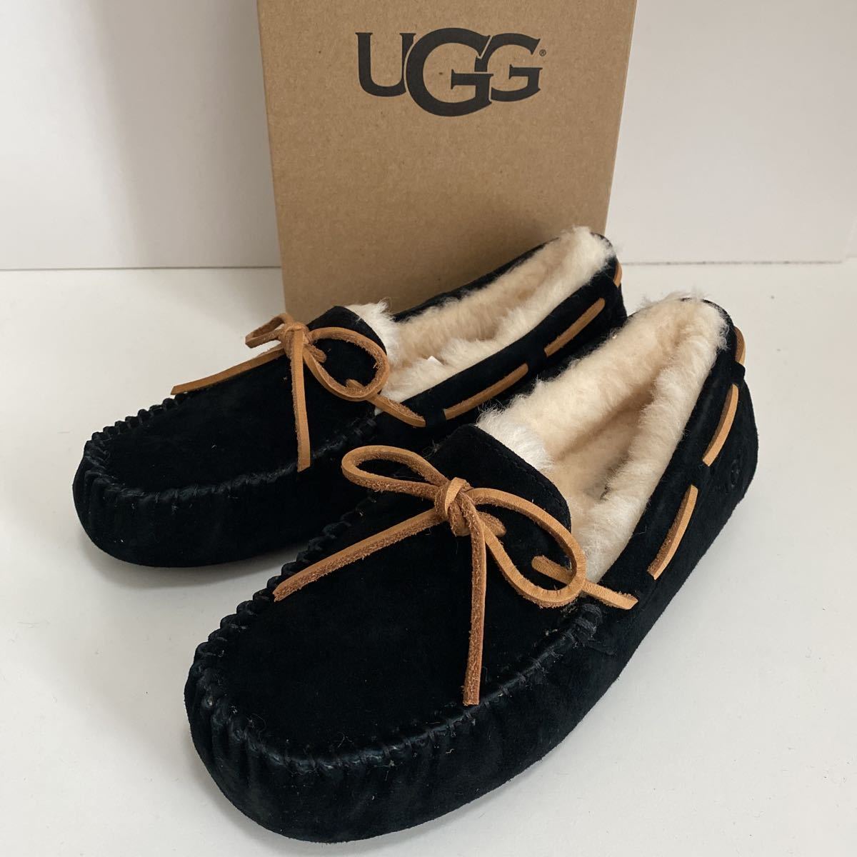 Yahoo!オークション - 新品 UGG(アグ)/Dakota(ダコタ)/23.0㎝/モカシ...