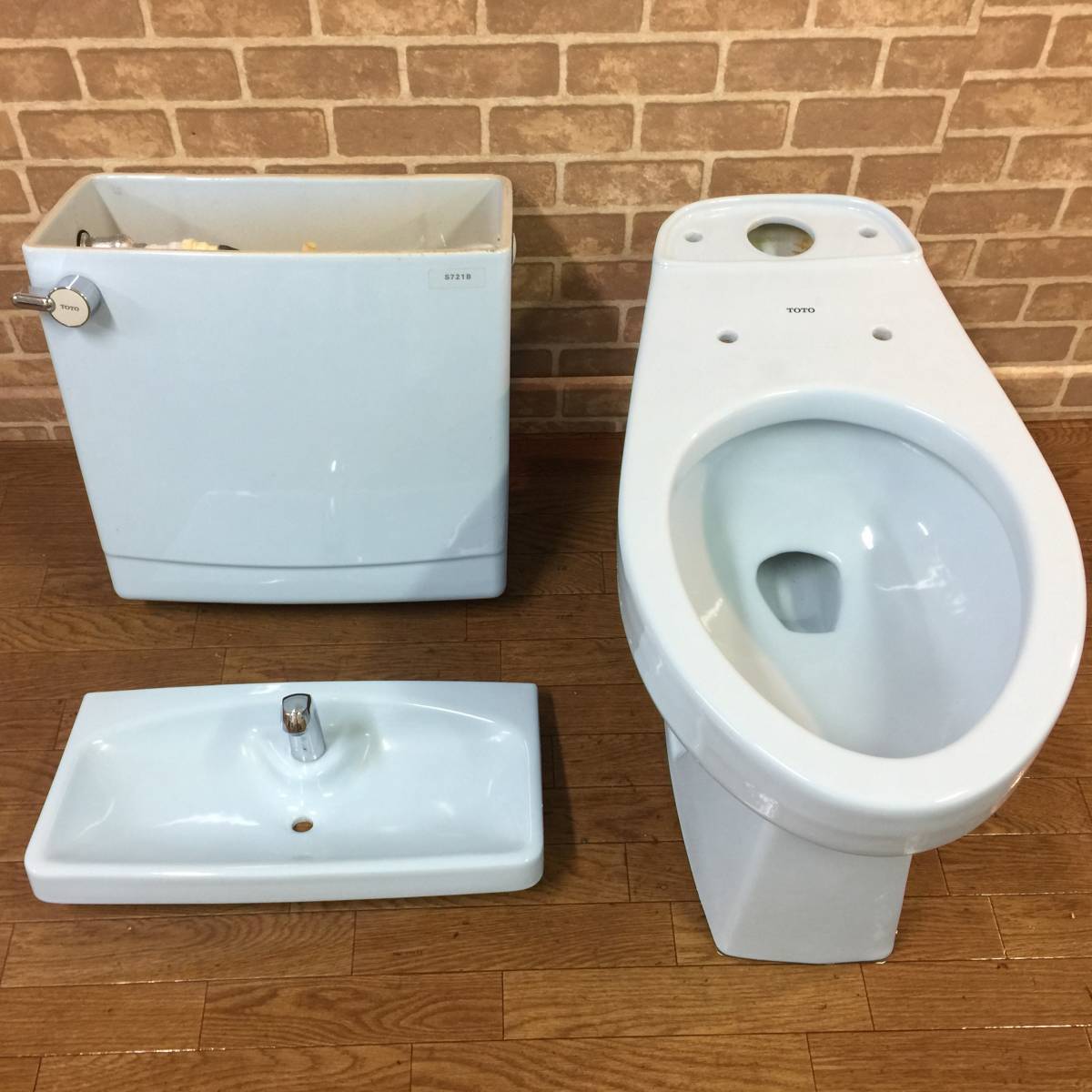 TOTO トイレ便器 壁排水 洋式便器 C721PR とタンク S721B のセット # パステルブルー 直接引き取り可(洋式)｜売買されたオークション情報、yahooの商品情報をアーカイブ ...