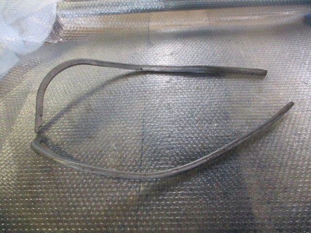 Yahoo!オークション - A5AB13 ラビット フロントカウルモール S82 S 富...