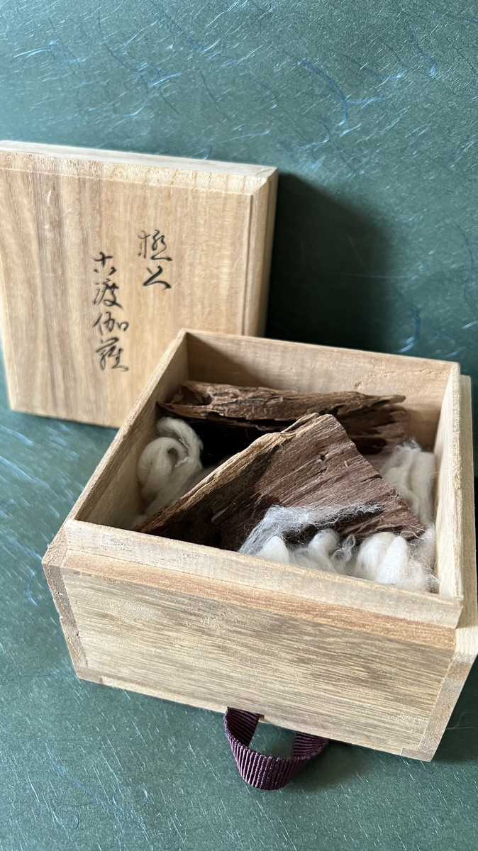 Yahoo!オークション - 寺院保管品【極上 古渡 伽羅】122g 香木 香道具 ...