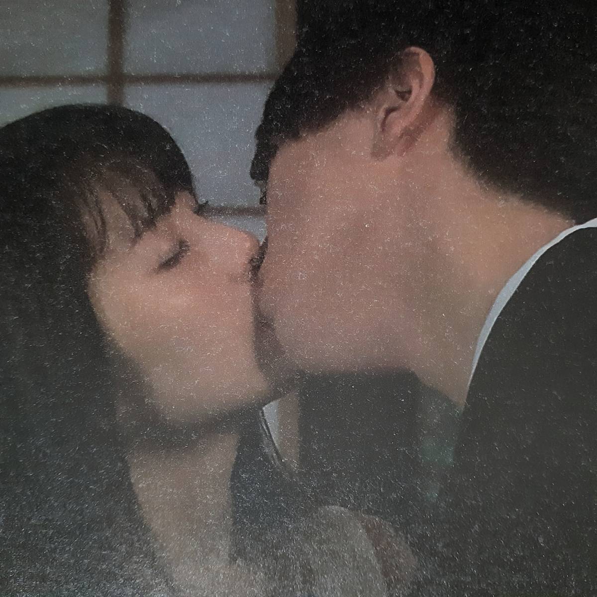 Yahoo オークション 【切り抜きマニア】 浜辺美波「大胆キスandベッド