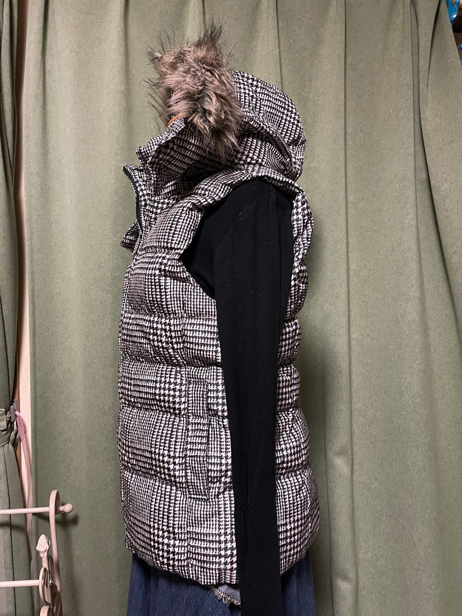 ユニクロ ダウンベスト 黒×白 チェック 大小の千鳥格子 XL ユニクロ ダウンベスト 黒×白 チェック 大小の千鳥格子 XL
