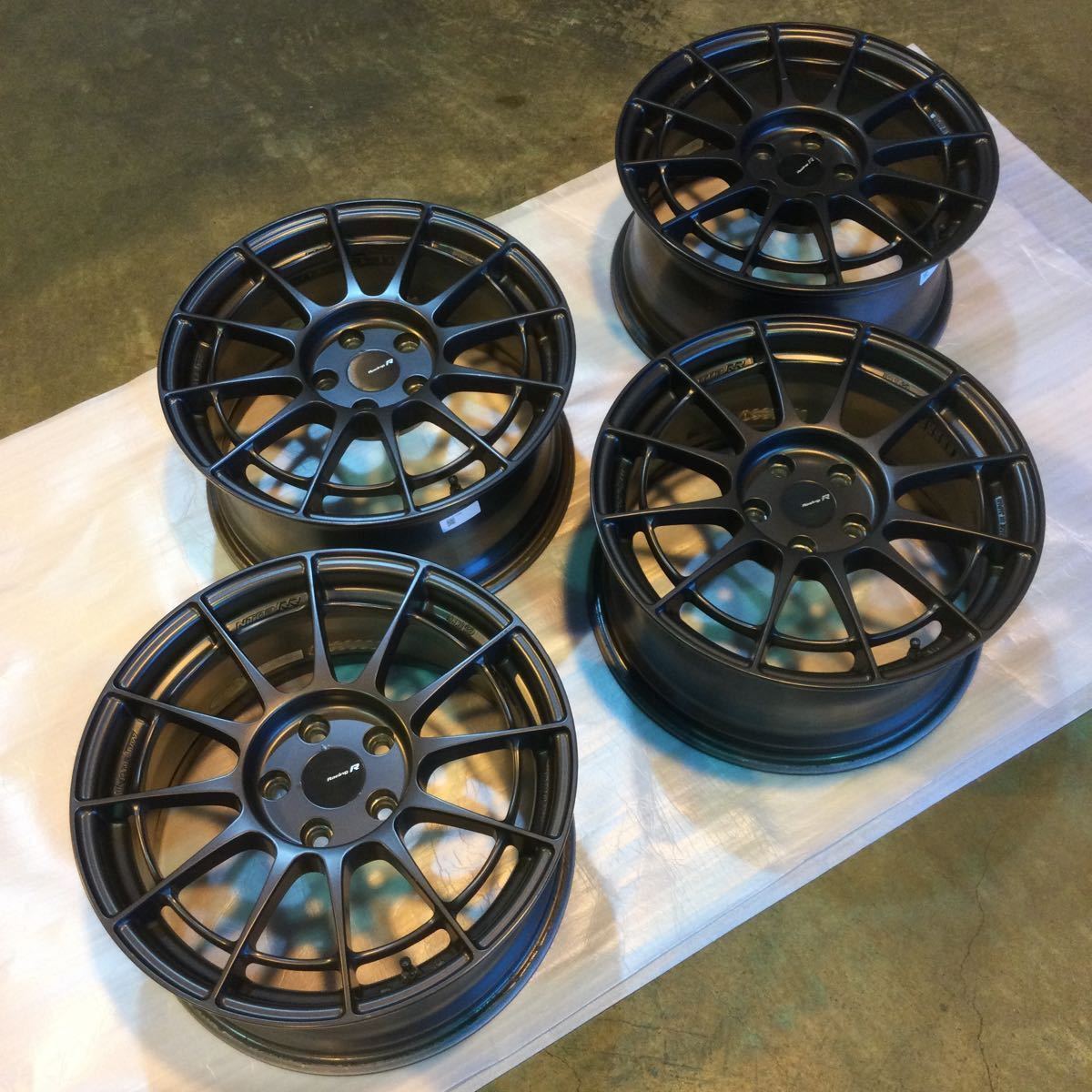 Yahoo!オークション - ENKEI エンケイ NT03RR 17x8j+45 5穴/PCD112 ガ...