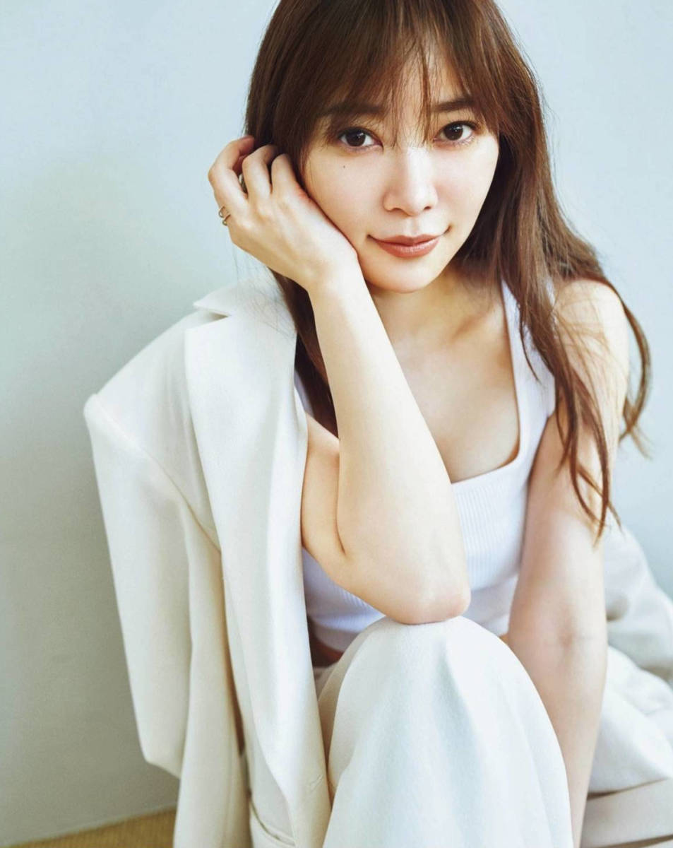 Yahoo!オークション - タレント 指原莉乃 2J L版10枚 高画質 美品 貴重...