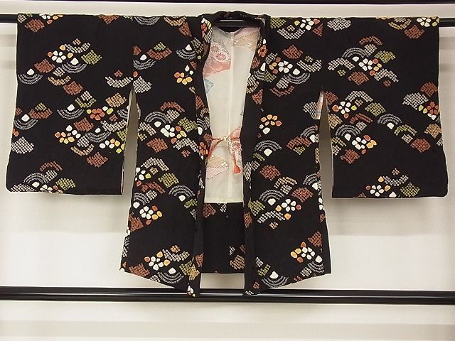 Yahoo!オークション - 着物屋こころ 羽織 絞り 青海波 黒地 正絹 逸品 ...