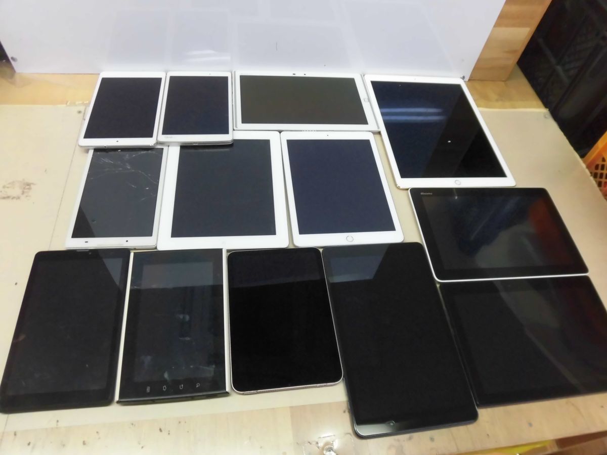 Yahoo!オークション - 50 送80サ 0219%B26 ジャンクタブレット iPad×...