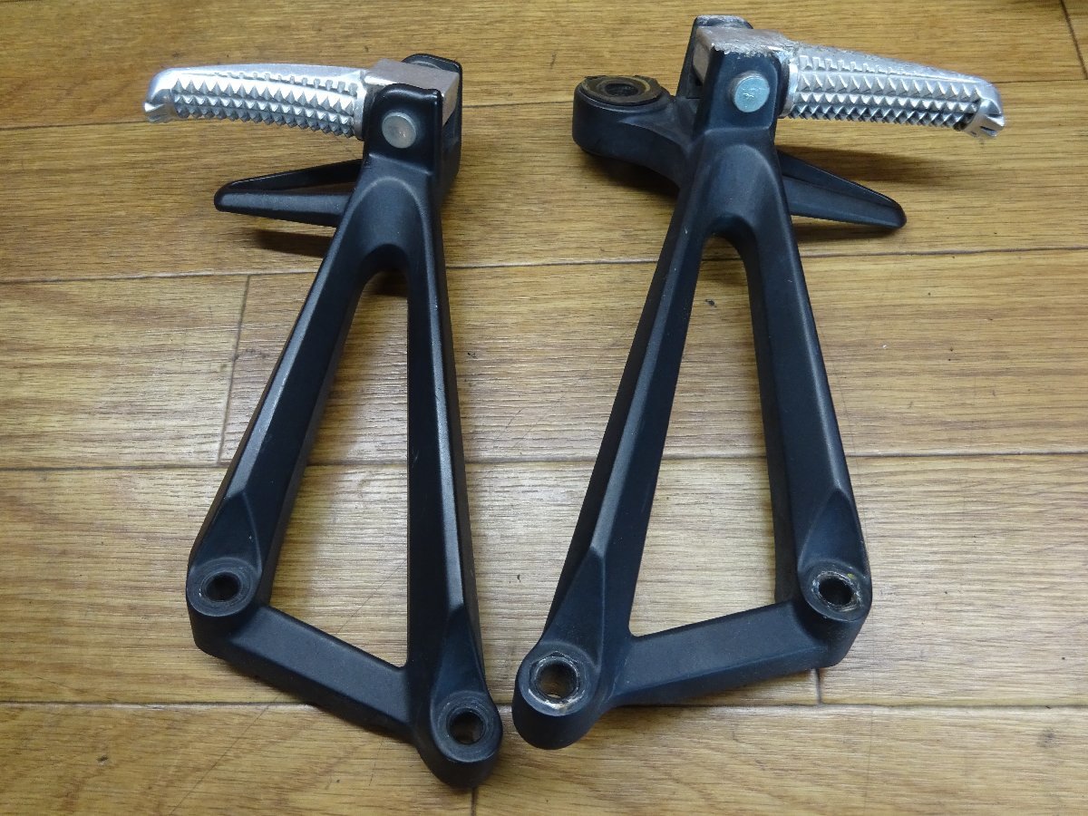 Yahoo!オークション - [Y89] YZF-R25 RG43J 純正 タンデムステップ 左...