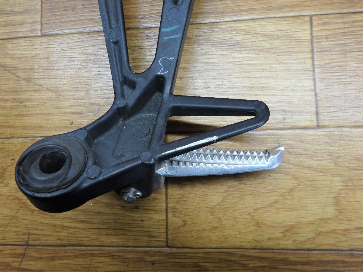 Yahoo!オークション - [Y89] YZF-R25 RG43J 純正 タンデムステップ 左...