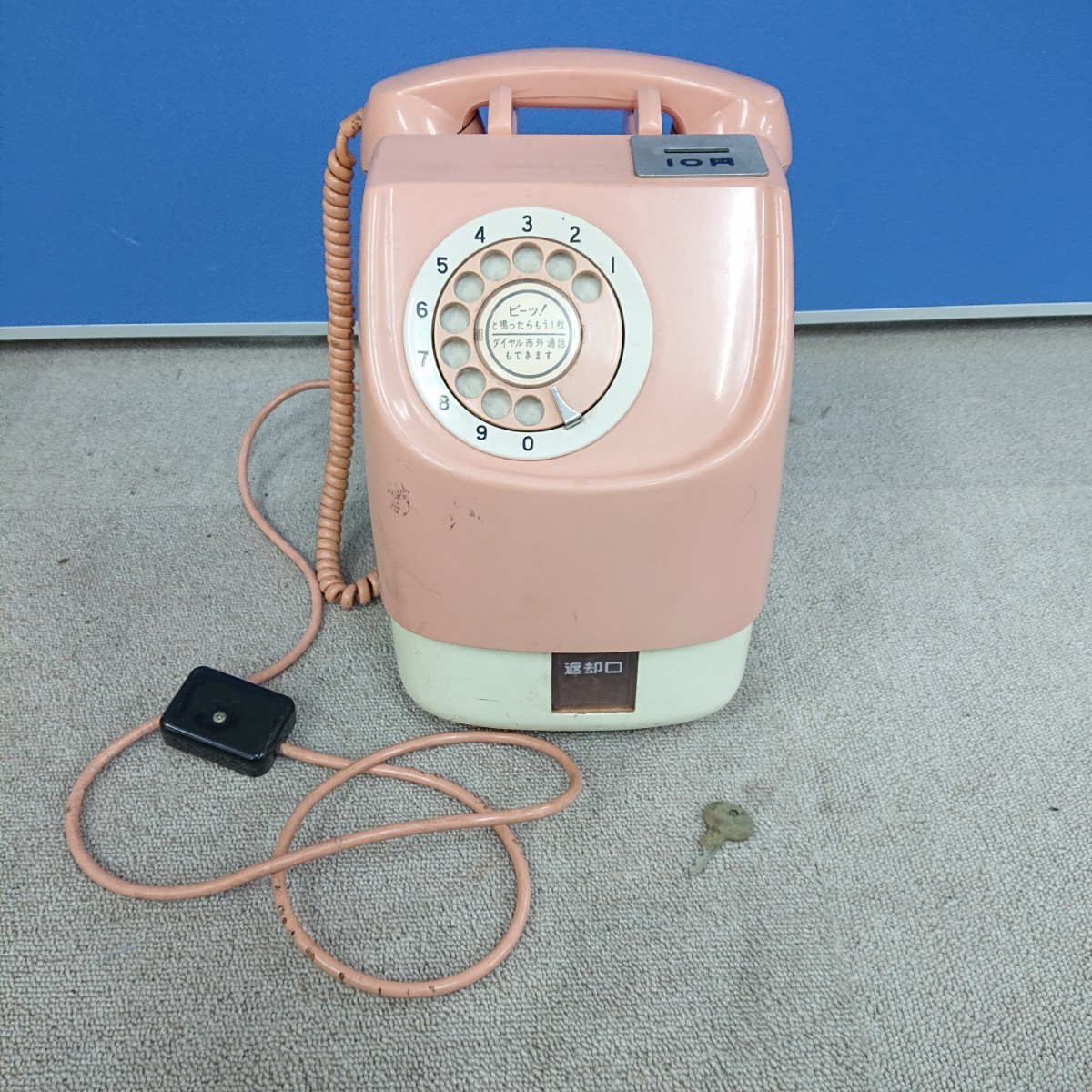 代購代標第一品牌－樂淘letao－o2 電話機 日本電信電話株式会社 簡易特殊公衆電話 675-A2（初期型） ダイヤル式 大型ピンク電話 昭和レトロ 動作未確認 鍵付き 電話