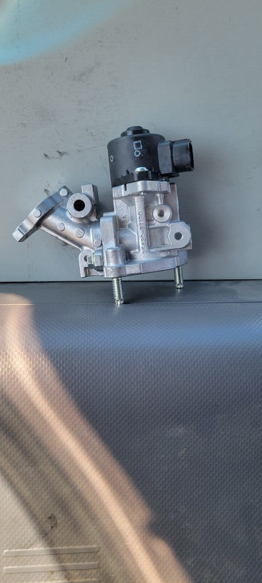 Yahoo!オークション - 未使用 30 プリウス EGR バルブ