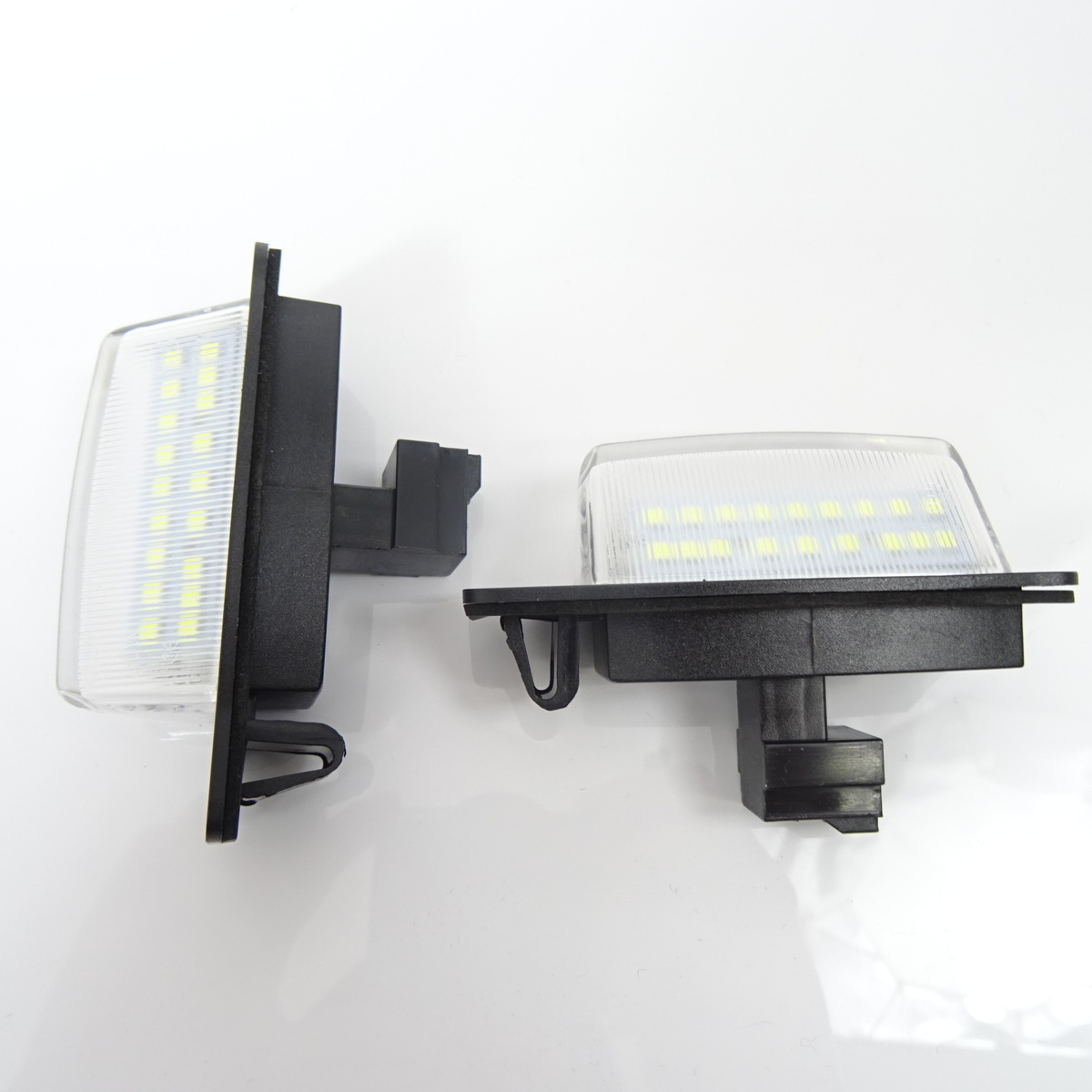 Yahoo!オークション - 鬼白光 一体型交換式 LED ナンバー灯 ライセンス...