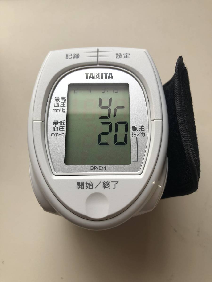 Yahoo!オークション - タニタ 血圧計 手首式 ホワイト BP-E11