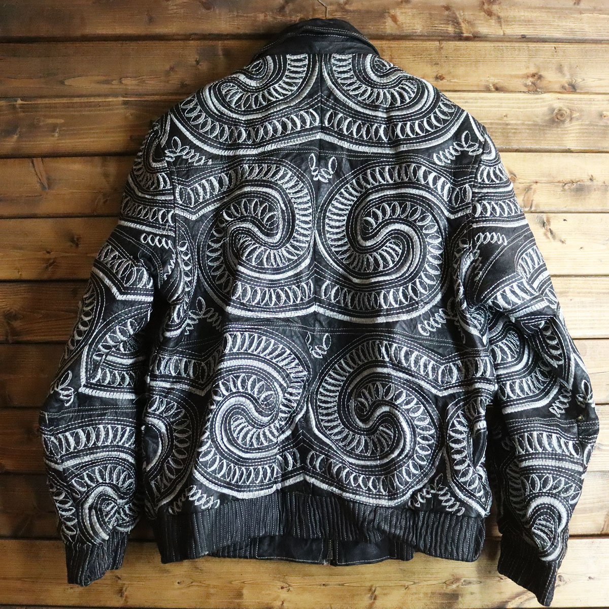 Yahoo!オークション - I6S/T3.7-5 Bubble Well 総刺繍デザイン 本革 レ...