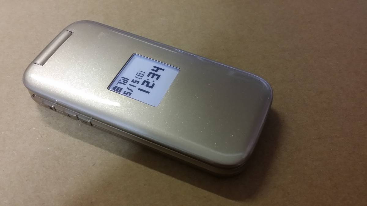 Yahoo!オークション - NTTドコモ F-08C らくらくホン ベーシックⅢ ゴ...