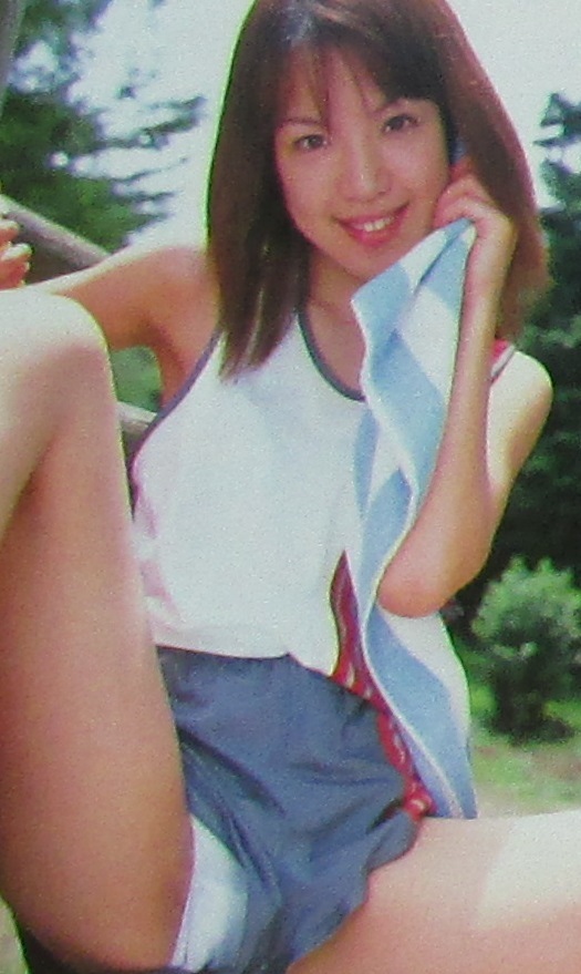 Yahoo!オークション - 348切り抜き 中里優奈 純白チラリ パンチラ 5P ...