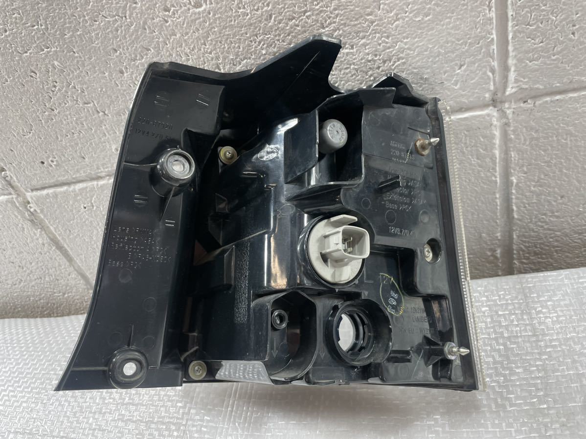 Yahoo!オークション - R50408 アウトランダー CW5W 純正 テール ランプ...