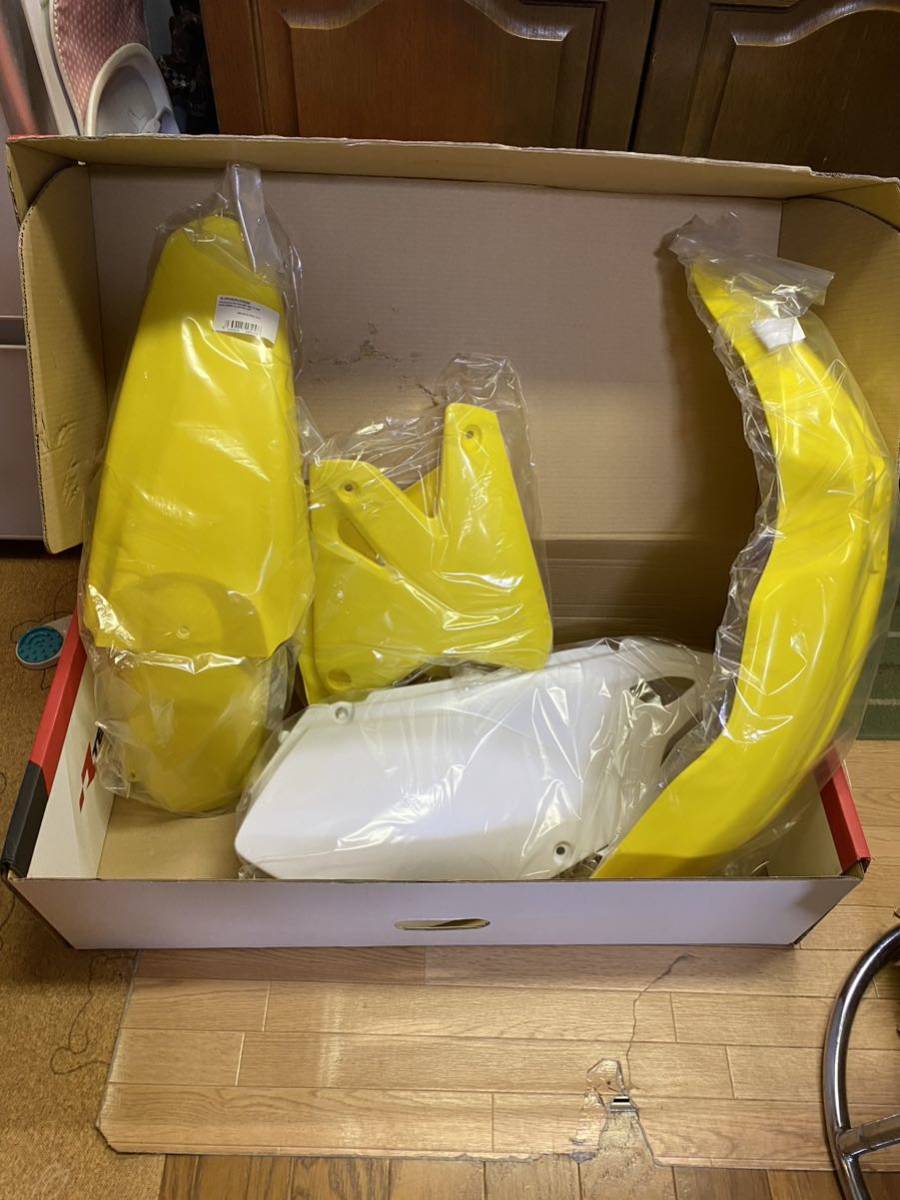 Yahoo!オークション - 新品 DRZ 400 E レーステック 外装 セット カウ...