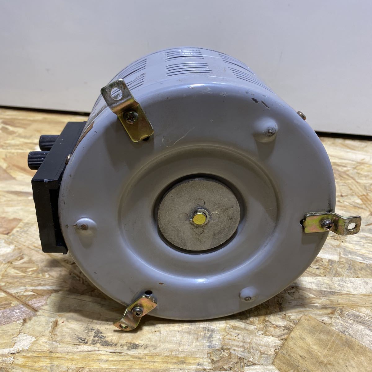 山菱電機 ボルトスライダー据置型 スライダック SD-200 -3 200V/140-200V 3A 現状品②(昇圧トランス、昇圧器)｜売買されたオークション情報、yahooの商品情報を ...