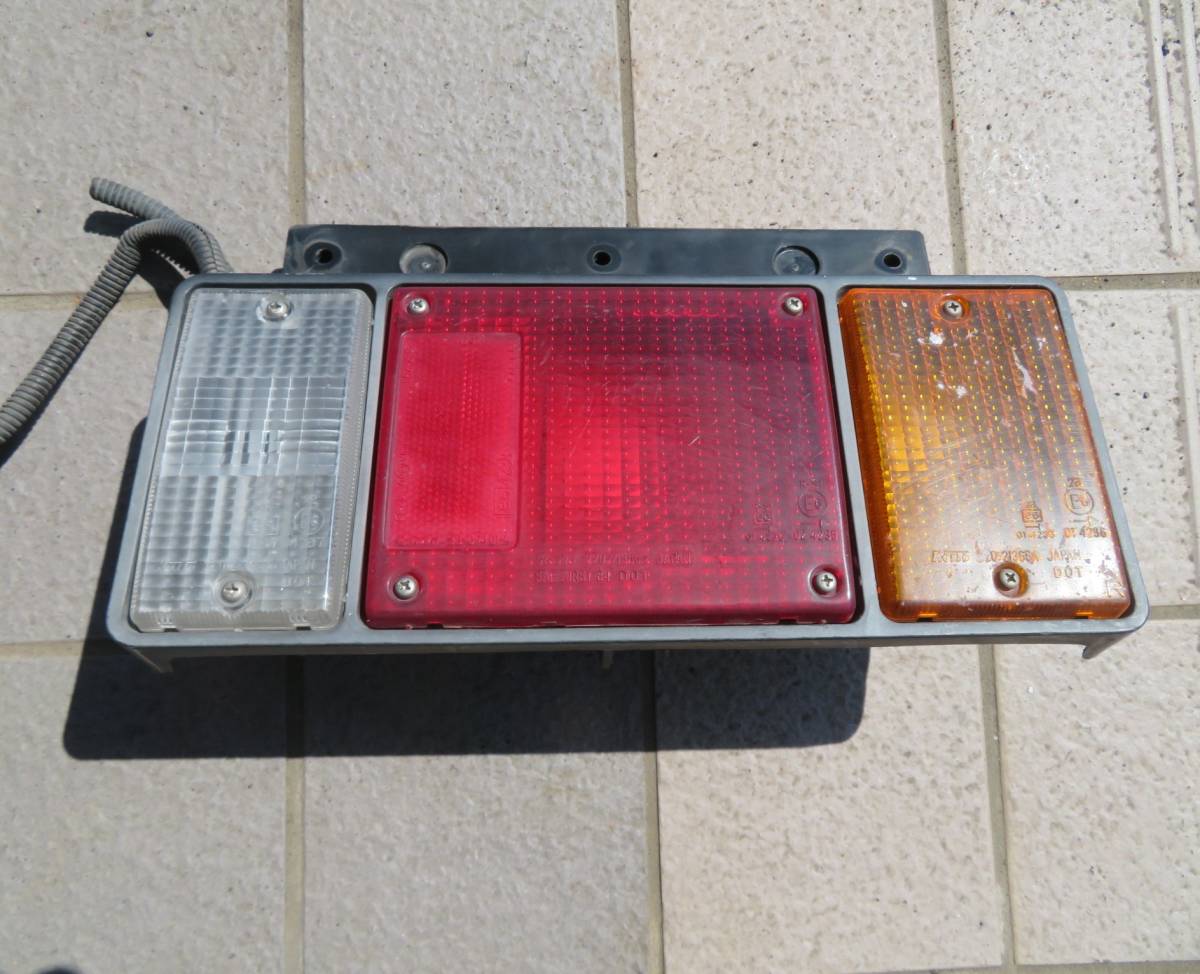 38629 2t トラック エルフ キャンター ダイナ デュトロ ハイエース トヨエース テールランプ 左右(テールライト)｜売買されたオークション情報、yahooの商品情報をアーカイブ公開 ...