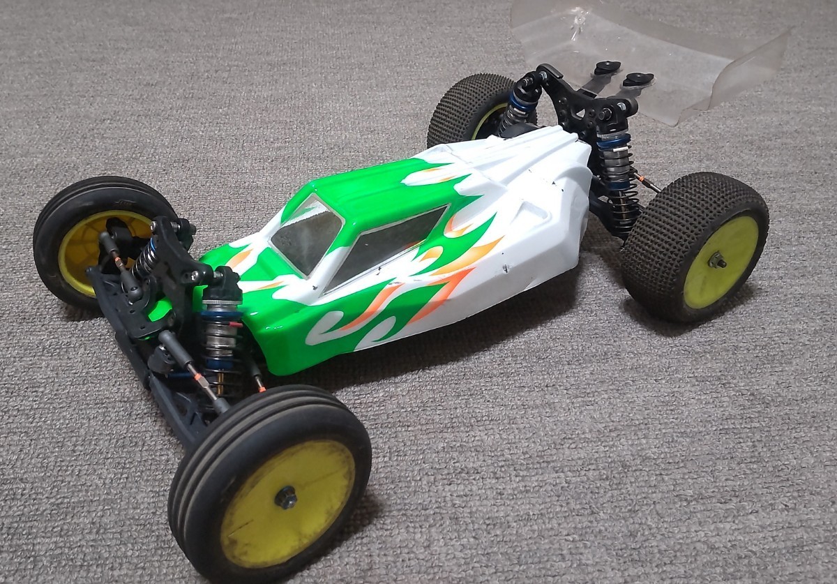 Yahoo!オークション - アソシエイテッド B6.2D 1/10バギー 中古品 キ...