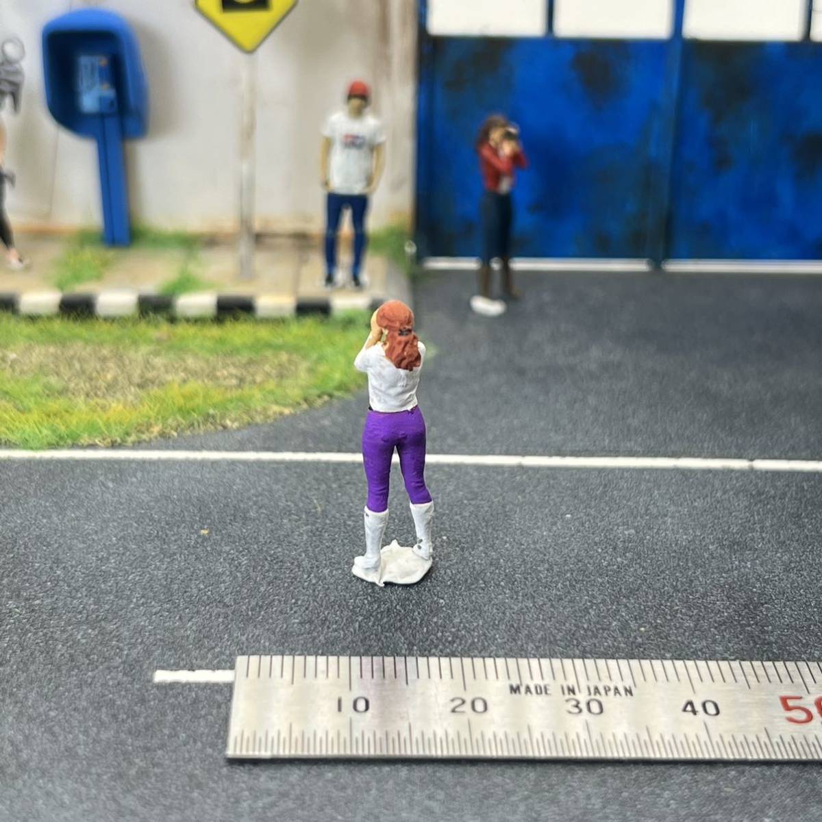 Yahoo!オークション - 【MC-112】1/64 スケール カメラを構える女性 フ...