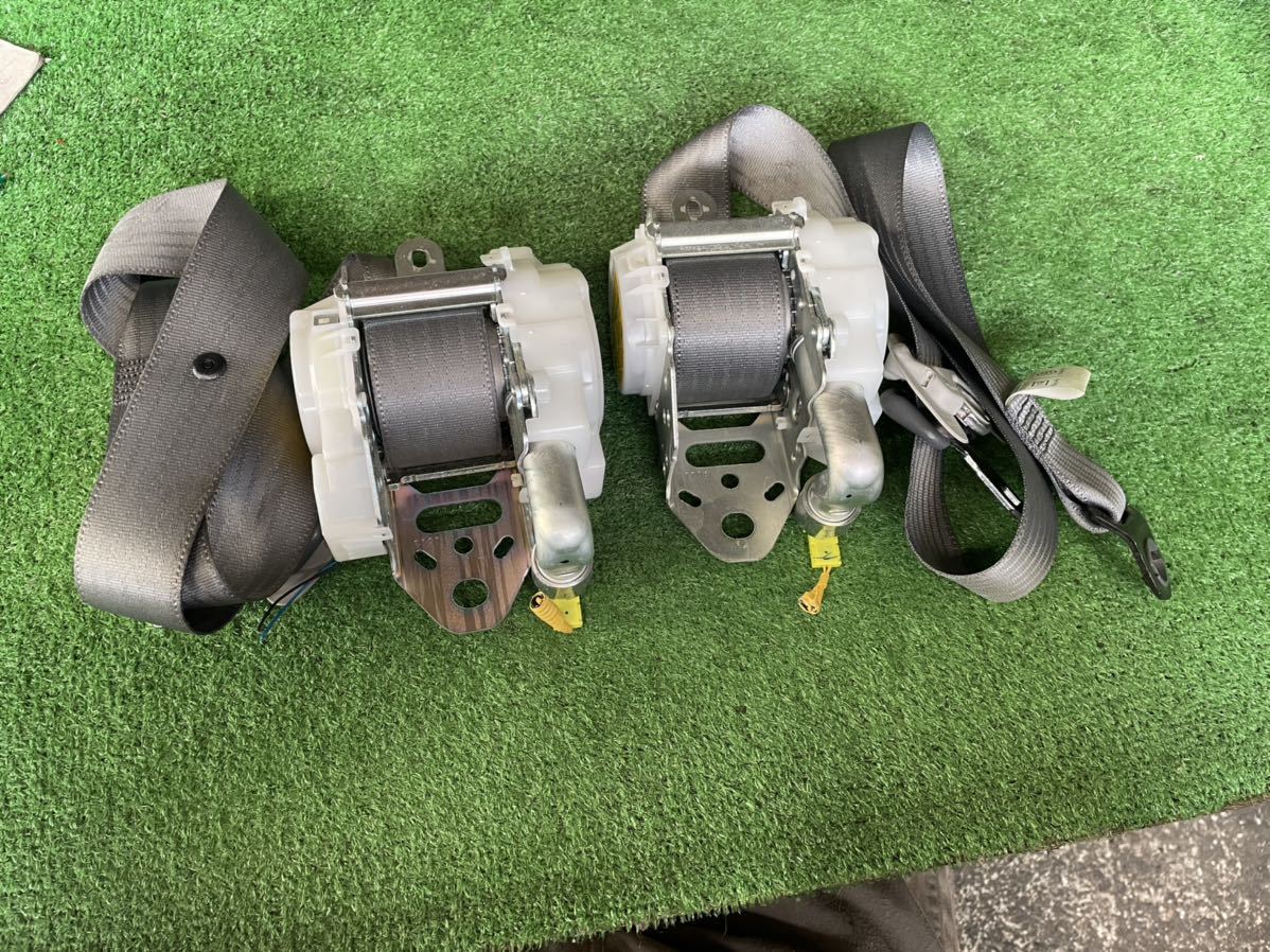 Yahoo!オークション - 203 トヨタ ZVW 30 プリウス フロント シートベ...