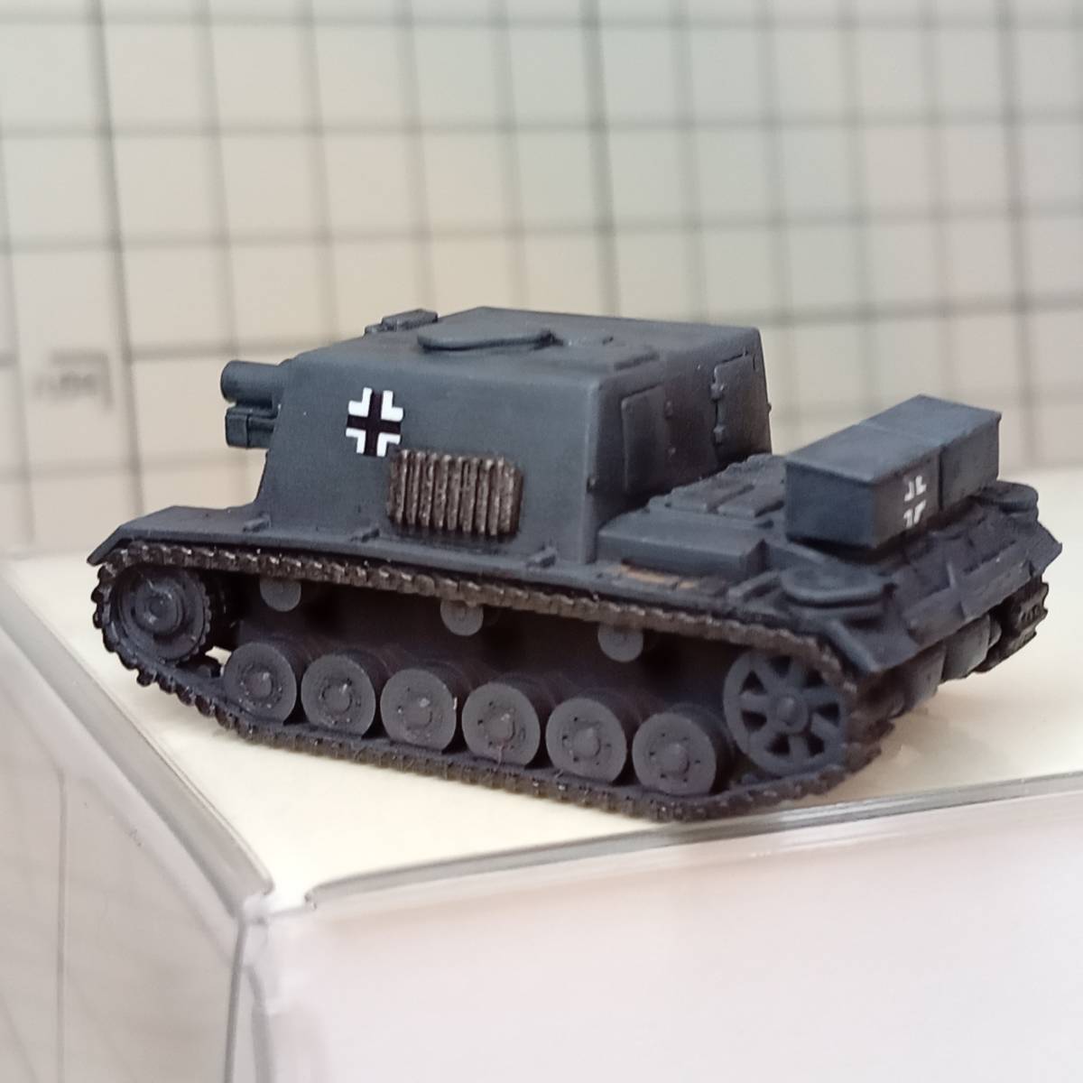 Yahoo!オークション - 完成品1/144 33B突撃歩兵砲 ”15cm砲を装甲化 ...