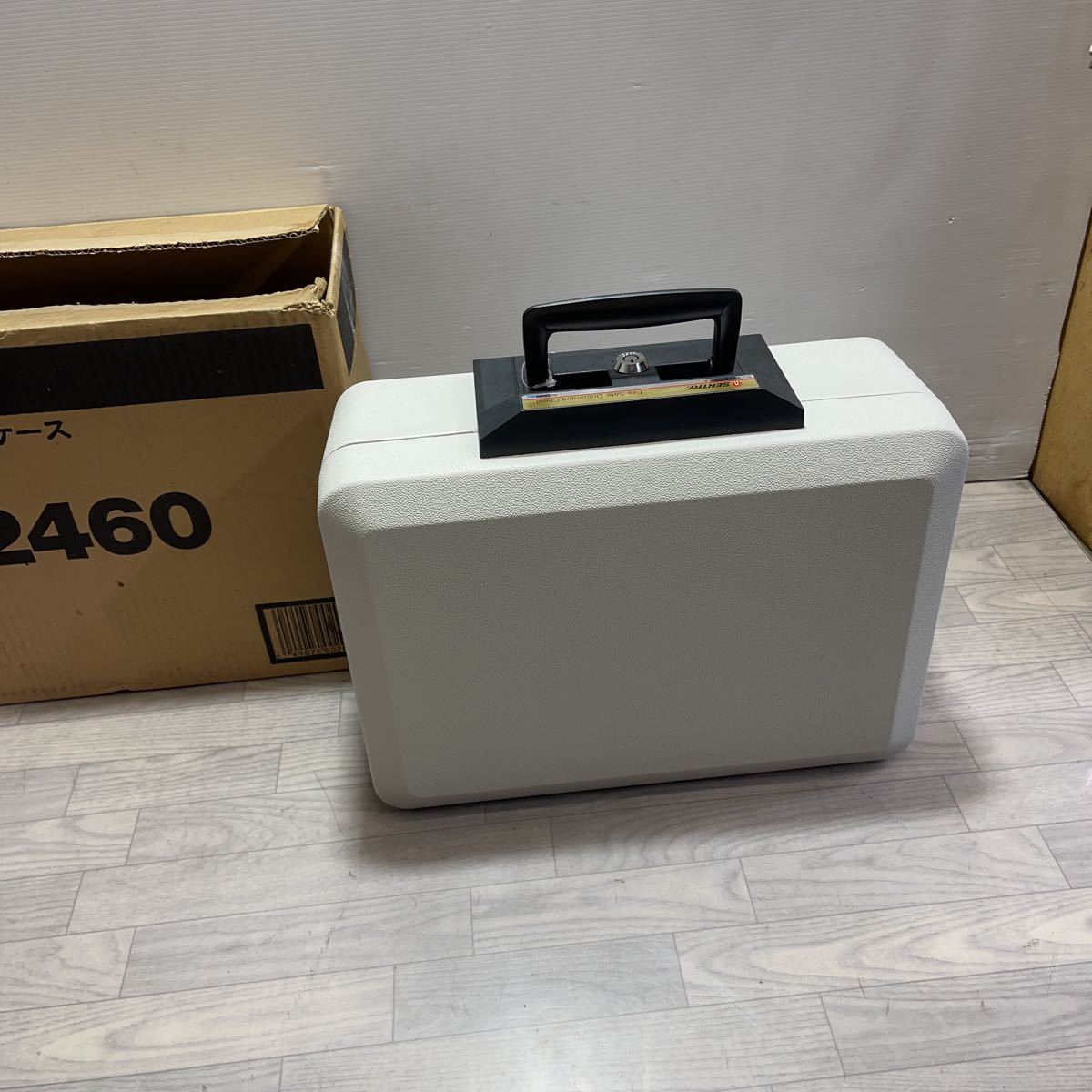 Yahoo!オークション - SENTRY NO 2460 セントリー ファイアセーフ ポー...