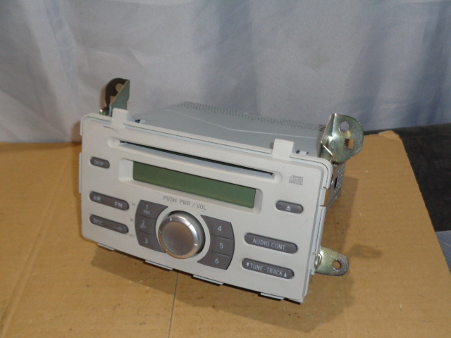 Yahoo!オークション - (E09) ダイハツ ミラココア 純正 CD チューナー ...