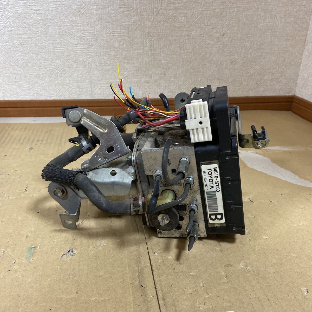 Yahoo!オークション - NHW20 プリウス ABSアクチュエータ 44510-47050